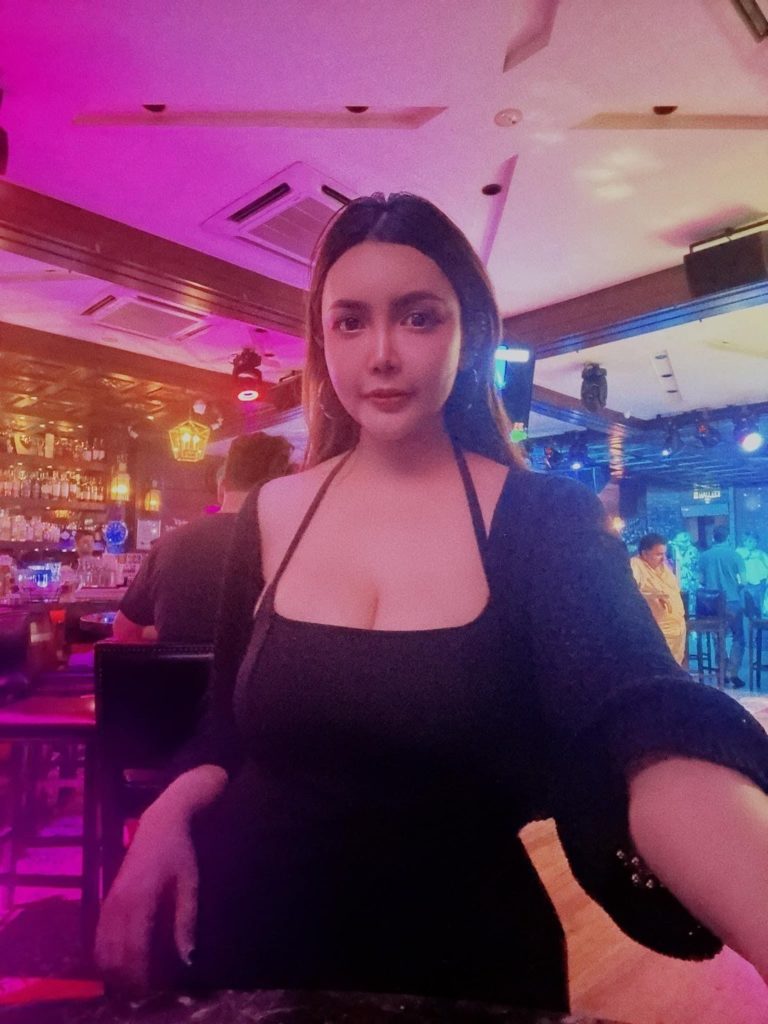 Vicky | Momo -モモ-