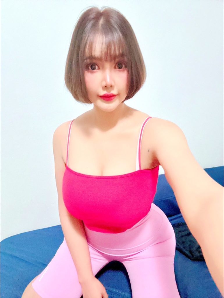 Vicky | Momo -モモ-